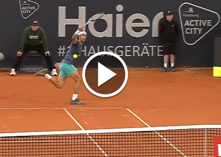 VIDEO. Lorenzo Musetti strikes amazing running backhand in Hamburg ...