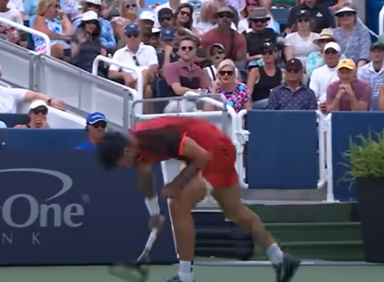 WATCH. Alcaraz smashes his racket when facing Monfils in Cincinnati ...